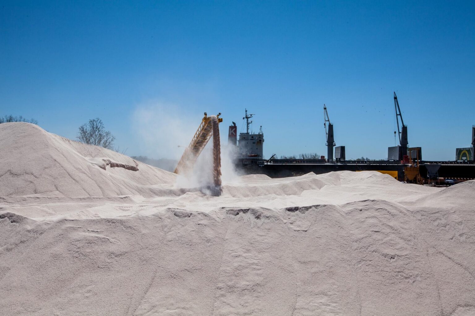 Road Salt vs Table Salt: What’s the Real Difference?