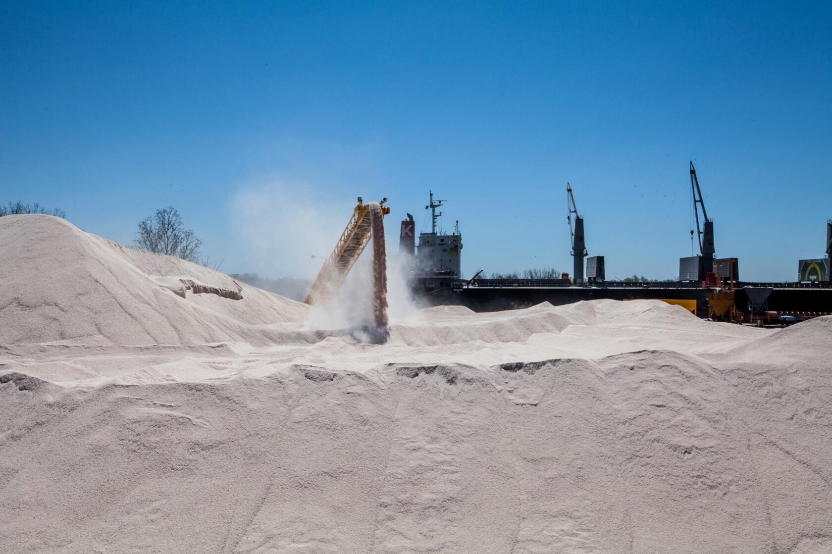 Road Salt vs Table Salt: What’s the Real Difference?
